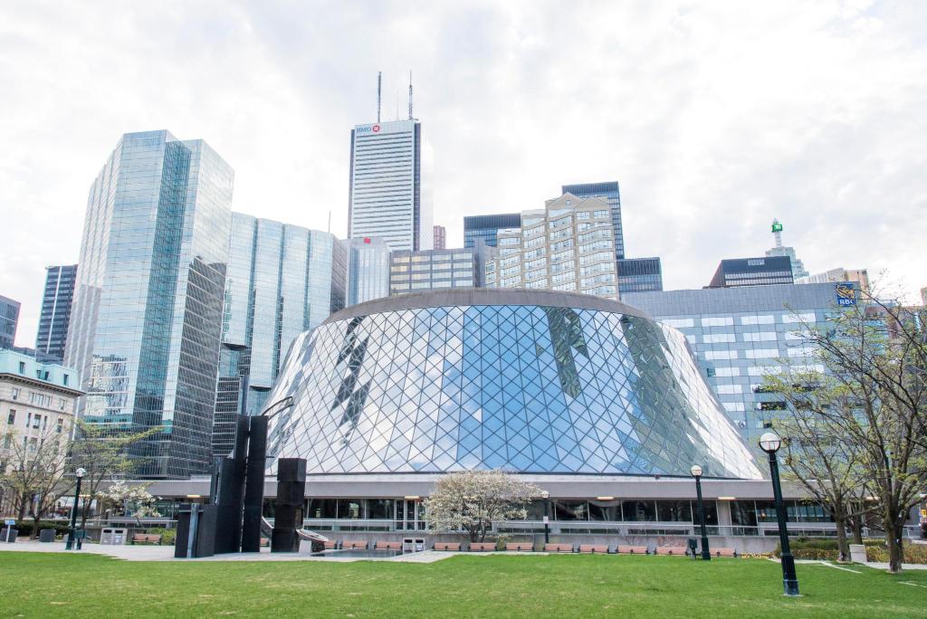 Bisha Hotel Toronto, Canada - Booking.com